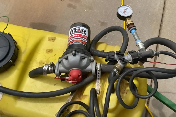 NorthStar 12 Volt High Pressure Sprayer Diaphragm Pump, 1.5 GPM, 150 PSI, Quick-Connect Ports ...